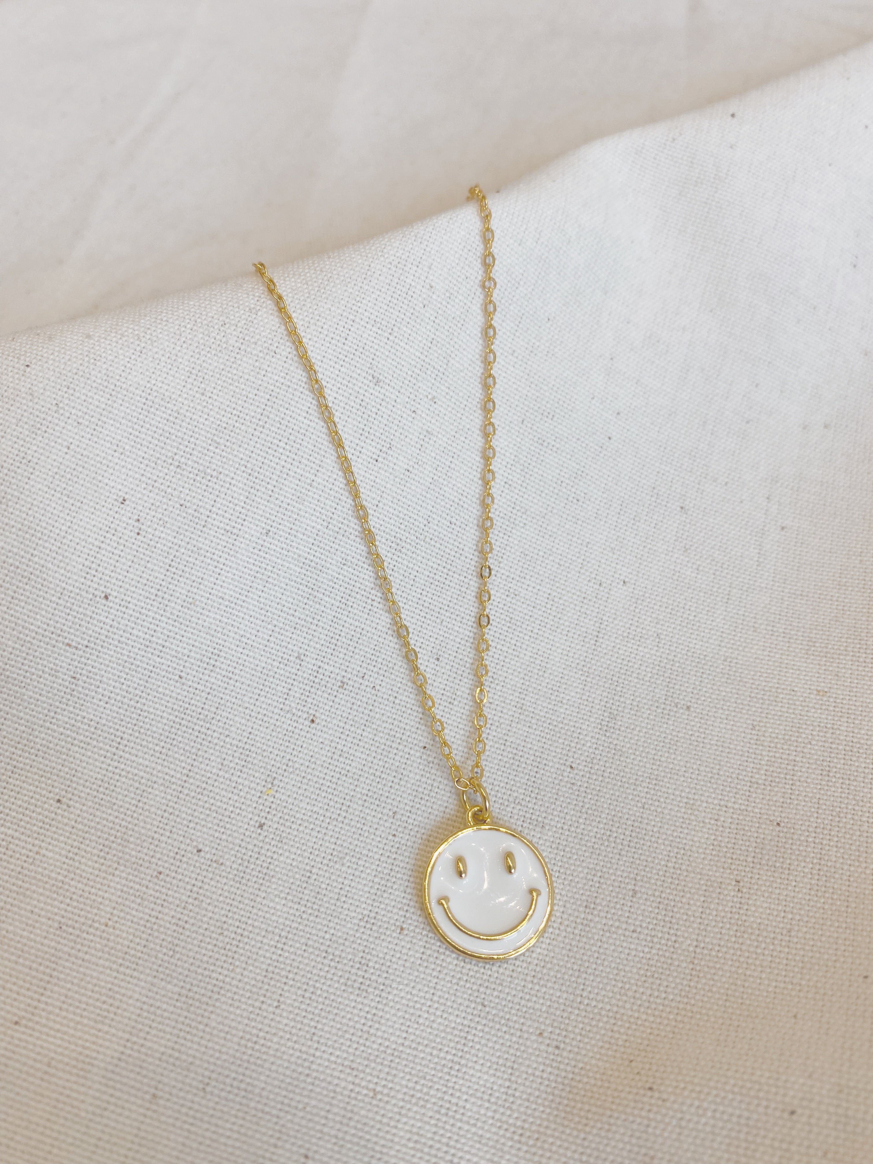 white smiley face necklace – Morena Lucía